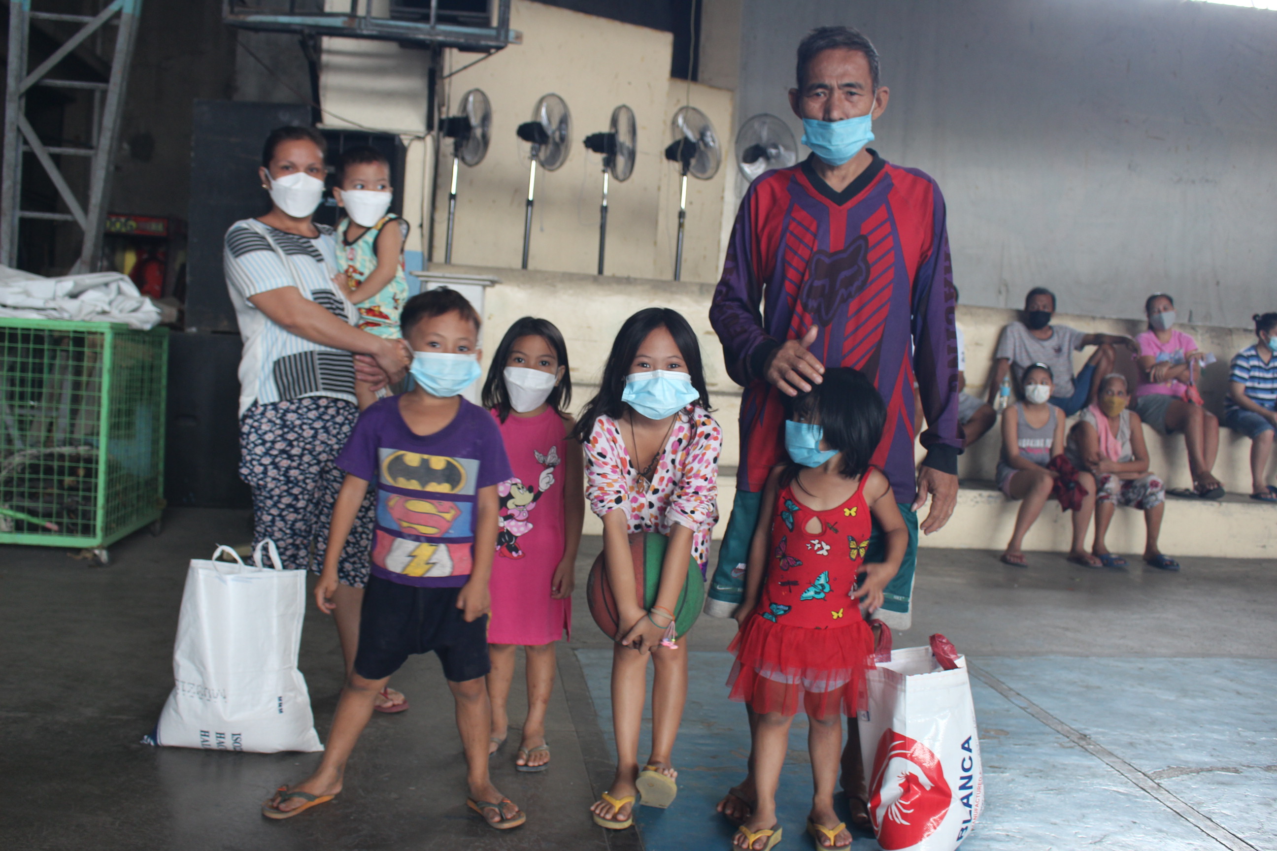 Philippines - Distribution of food to the victims of the recent typhoon