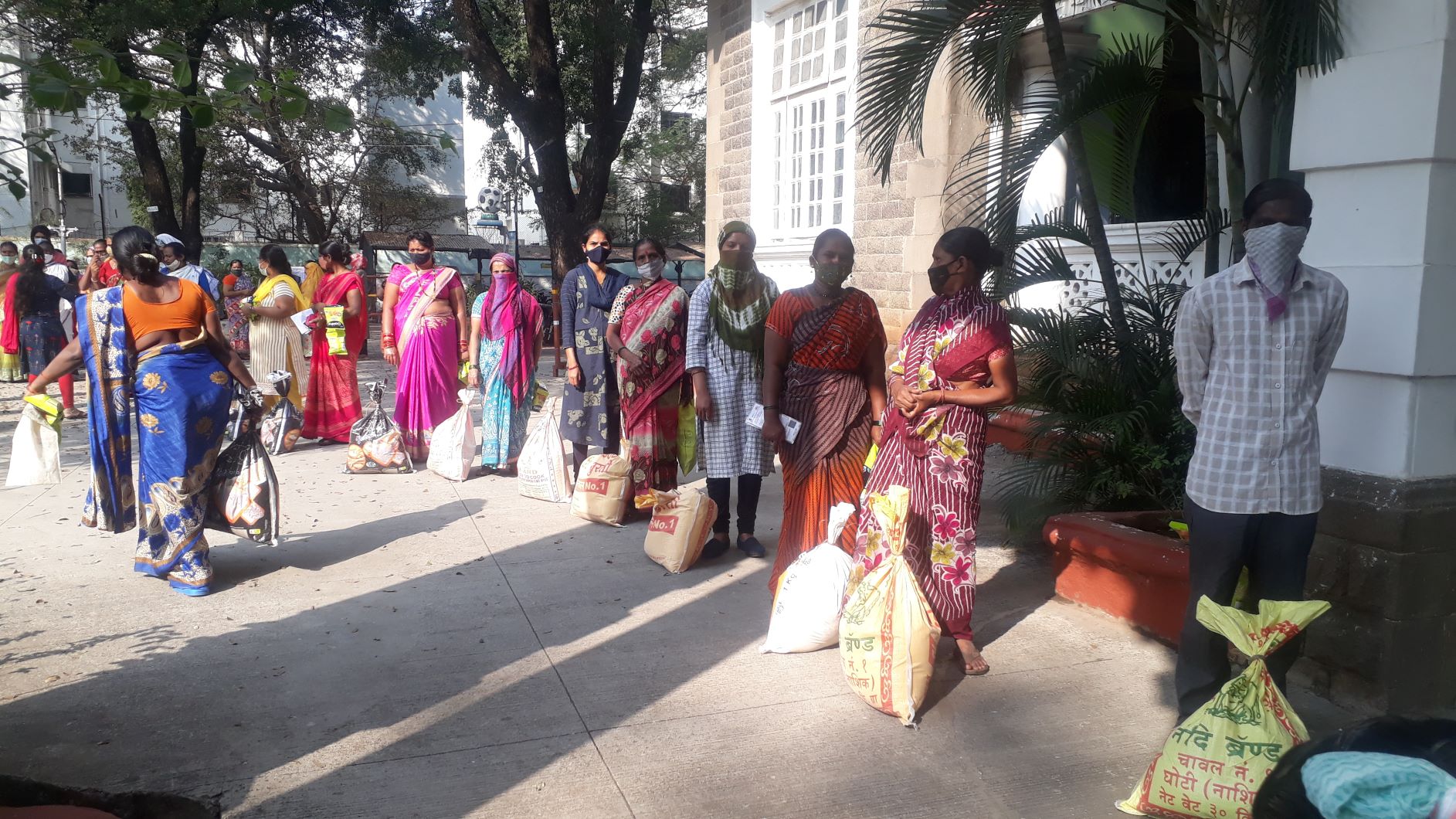 India - Relief action of "DBDS" for the poor of Pune slums