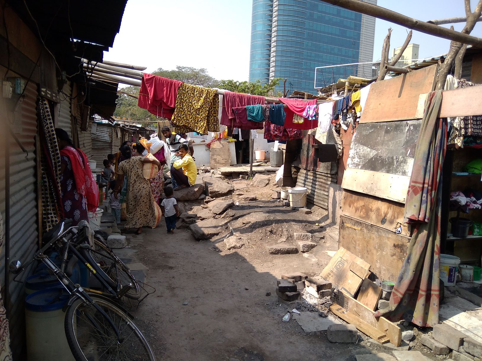 India - Relief action of "DBDS" for the poor of Pune slums