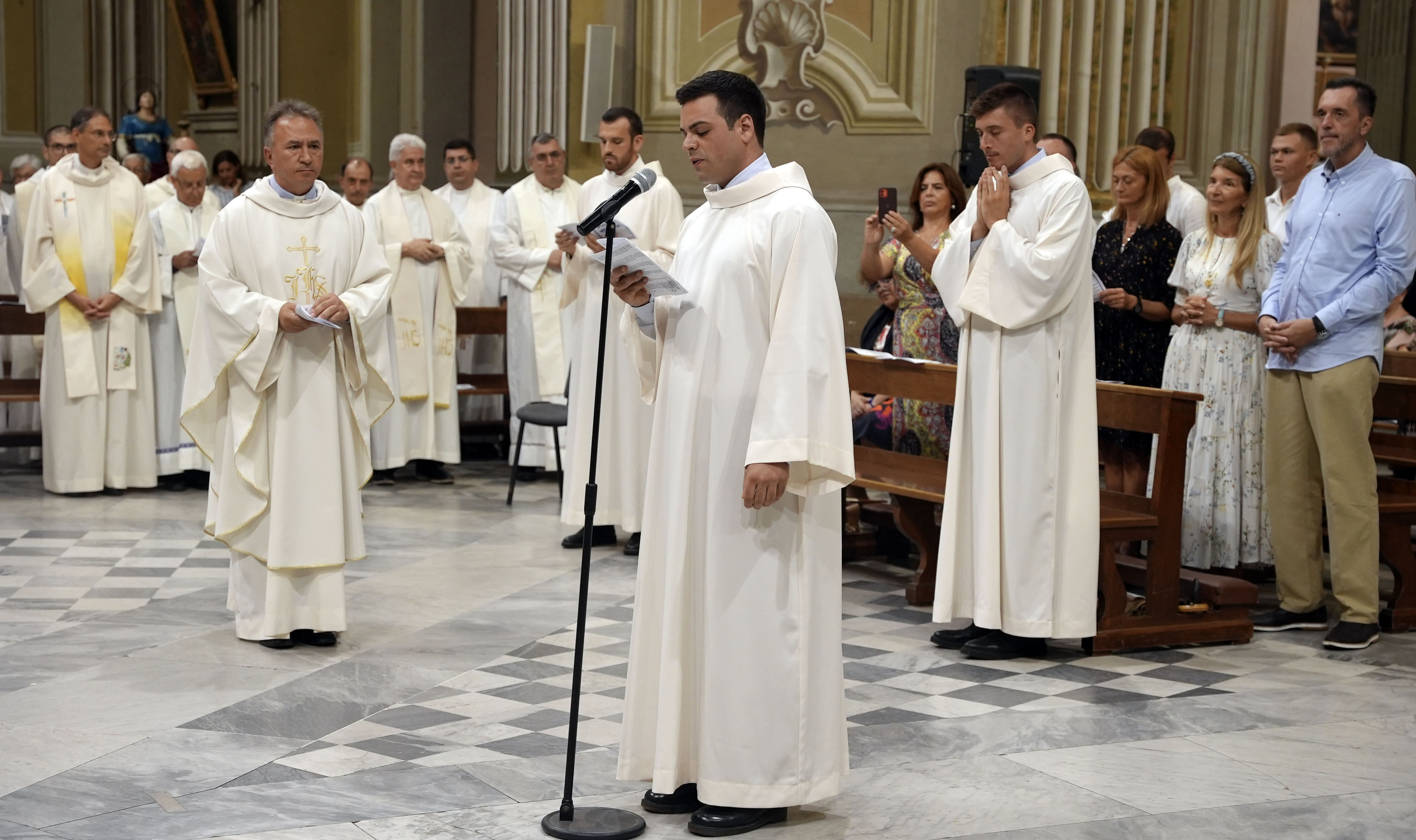 Italia - Siete jóvenes salesianos hacen su primera profesión en manos ...