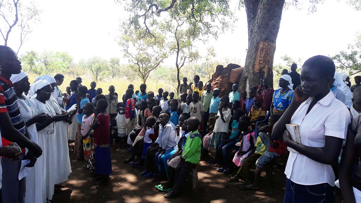 Uganda - Fr Chaquisse visits the refugee camps of "Bidi Bidi" and ...