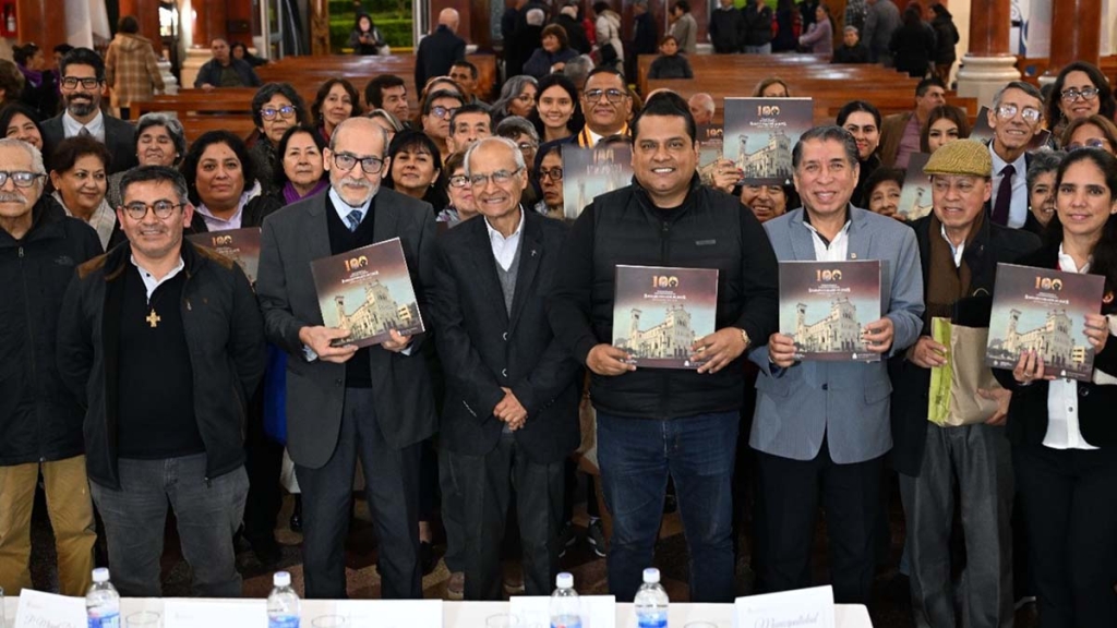Perú – Presentación del libro por el centenario de la Parroquia del ...