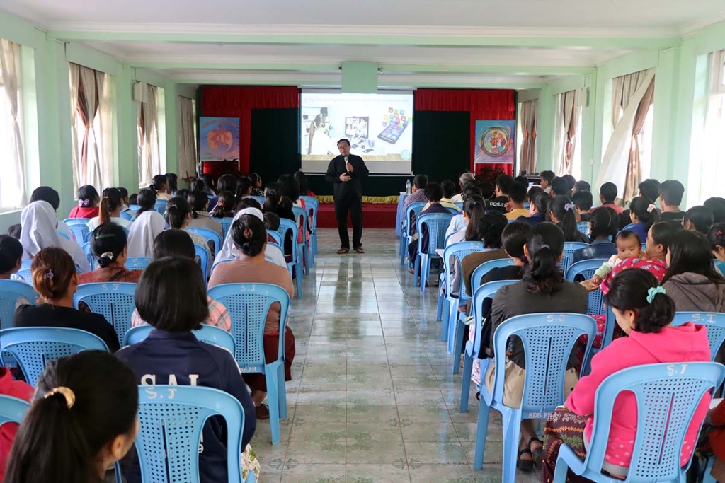 Myanmar – Social Communication meeting focused on media awareness