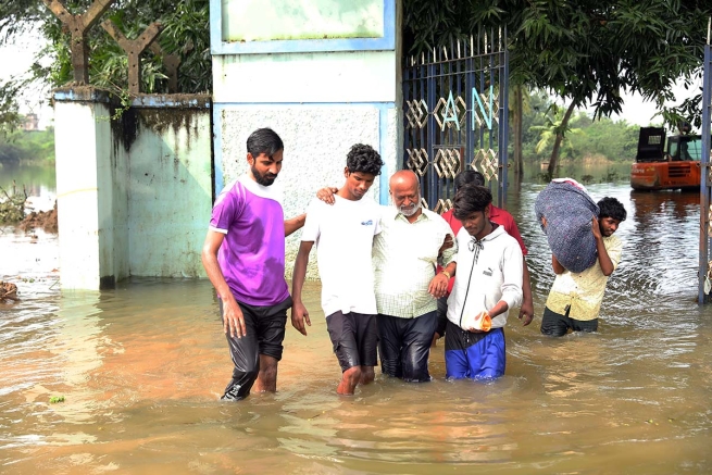 India – Rebuilding lives amid large-scale floods and cyclonic destruction