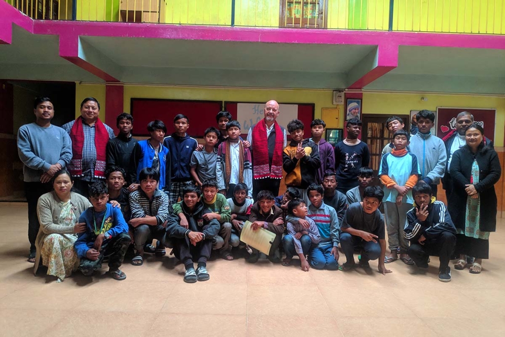 India – Il Vicario del Rettor Maggiore visita l’orfanotrofio salesiano ...